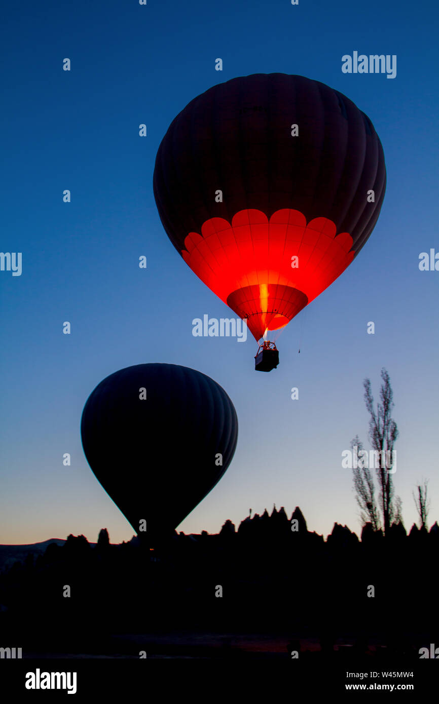 Fire in a balloon Preparation for takeoff Stock Photo - Alamy