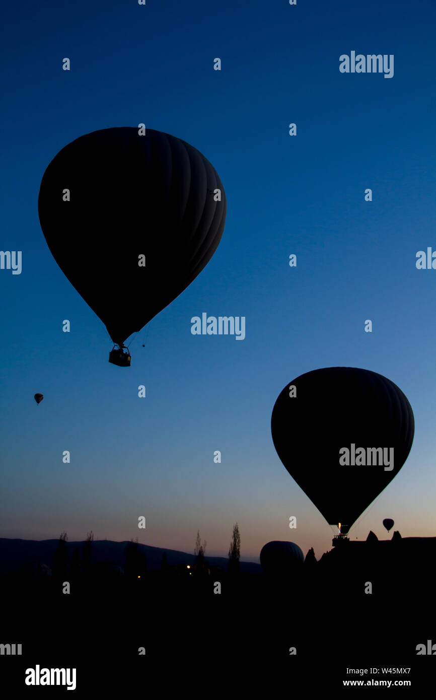Fire in a balloon Preparation for takeoff Stock Photo - Alamy