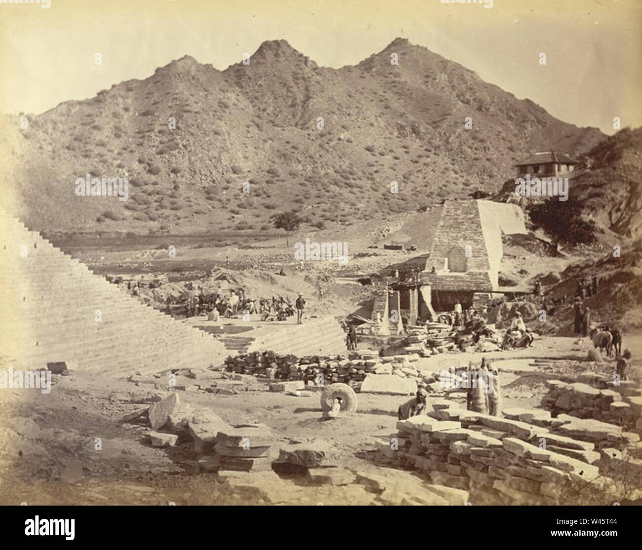 Construction of the Bheer Dam in progress in 1872 (1 Stock Photo - Alamy
