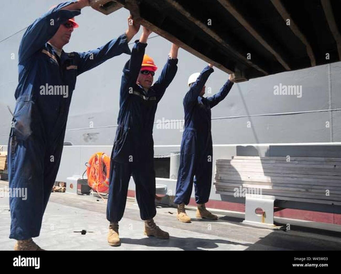 Containers being unloaded at Guantanamo Stock Photo - Alamy