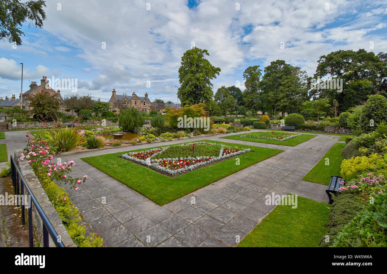 FORRES MORAY SCOTLAND SUMMER FLOWERS IN THE FORMAL GARDENS Stock Photo ...