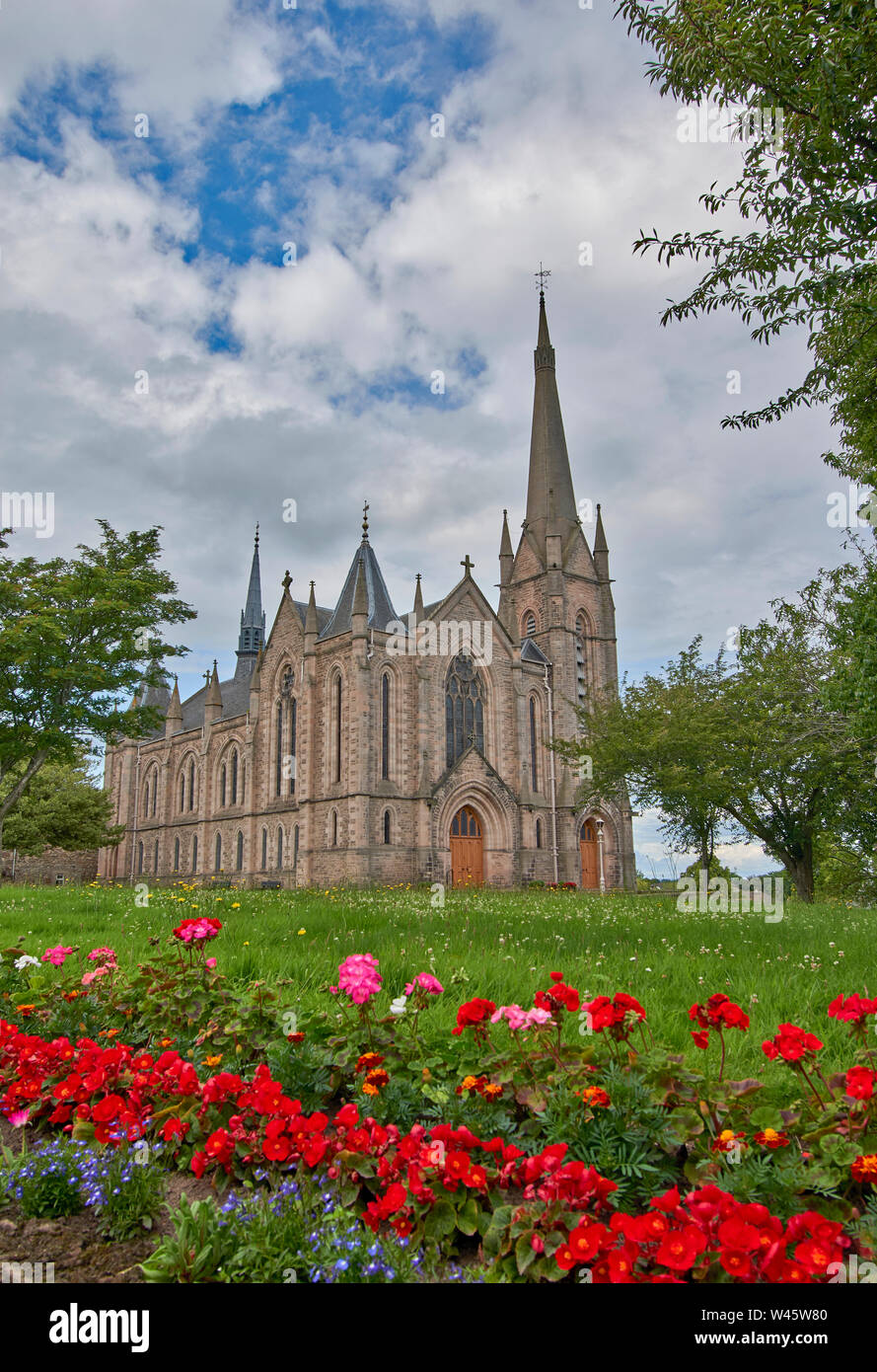 FORRES MORAY SCOTLAND THE CHURCH OF ST LAURENCE HIGH STREET IN SUMMER ...
