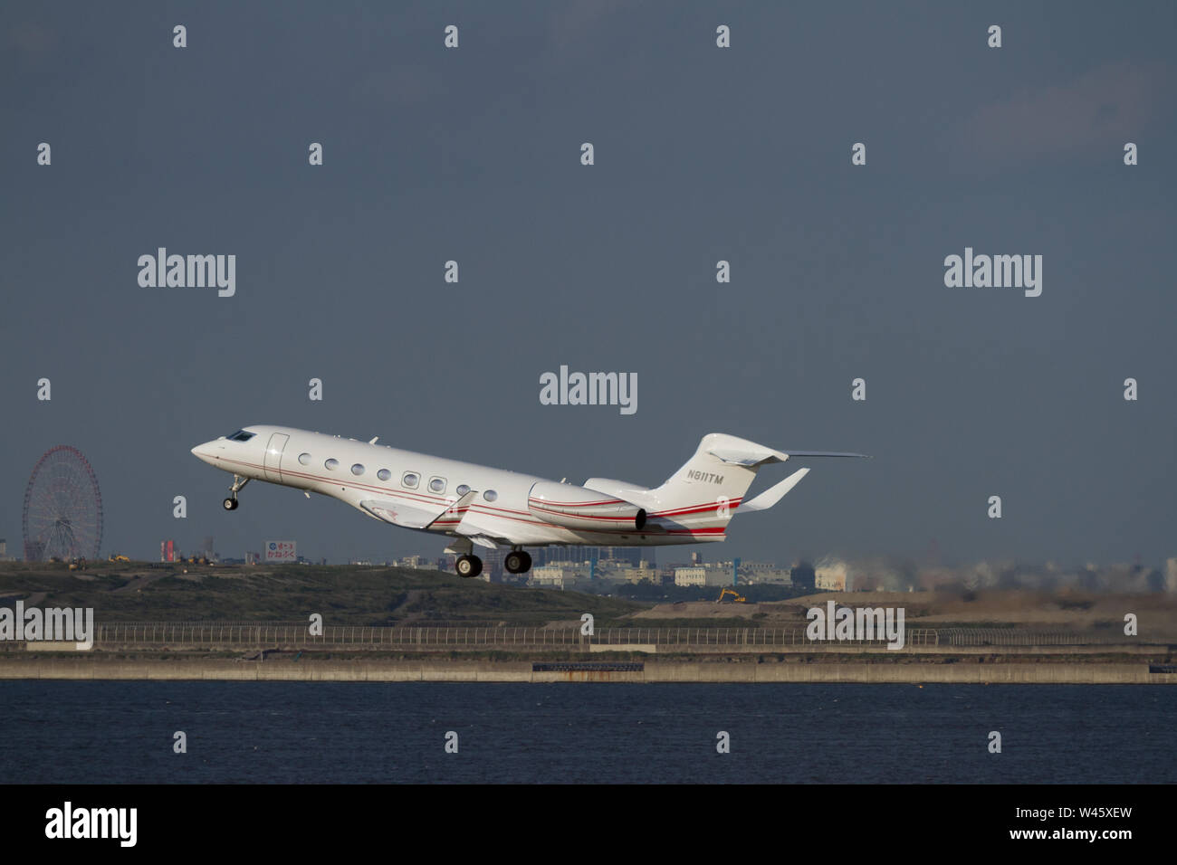A Gulfstream G650ER executive jet takes off from Haneda Airport, Tokyo ...