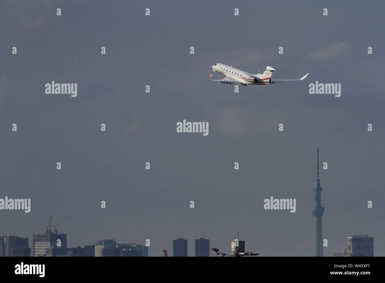 A Gulfstream G650ER executive jet takes off from Haneda Airport and ...
