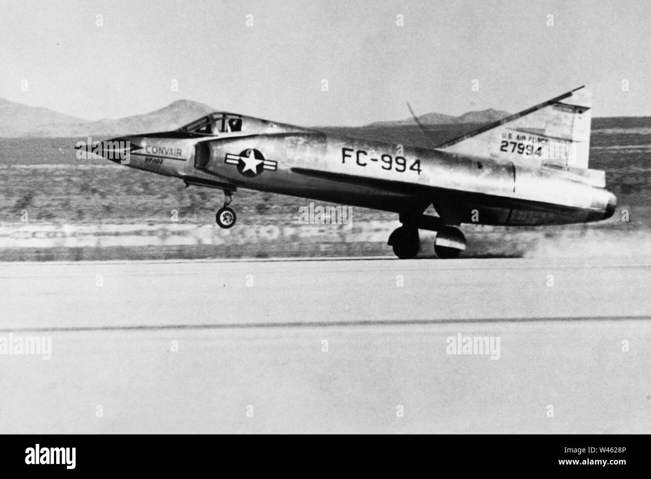 Yf 102 hi-res stock photography and images - Alamy