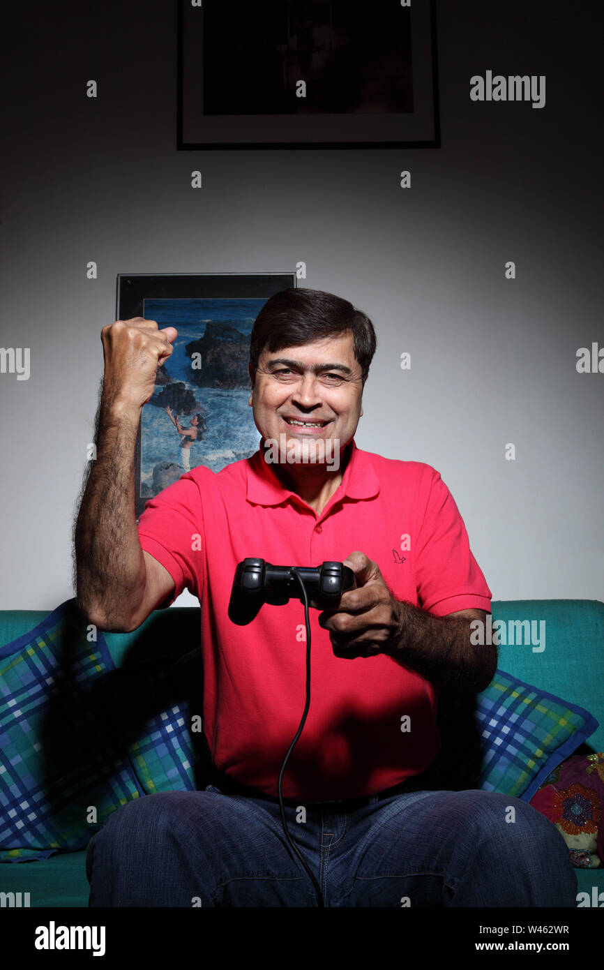 Man playing video game Stock Photo - Alamy