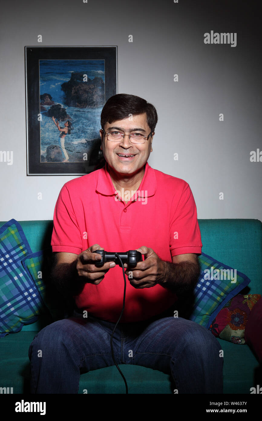 Man playing video game Stock Photo - Alamy