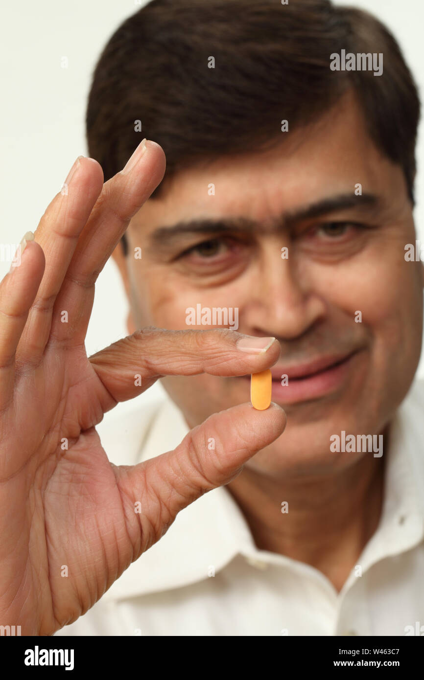 Pill size hi-res stock photography and images - Alamy