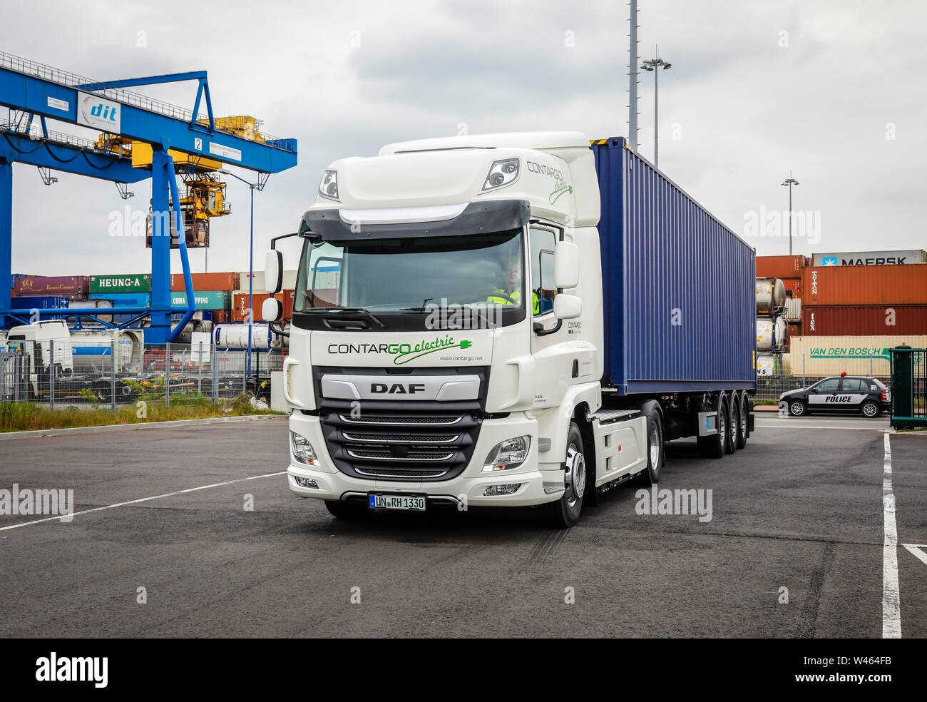 E-Truck, electric truck transports containers at Duisburg port, Ruhr ...
