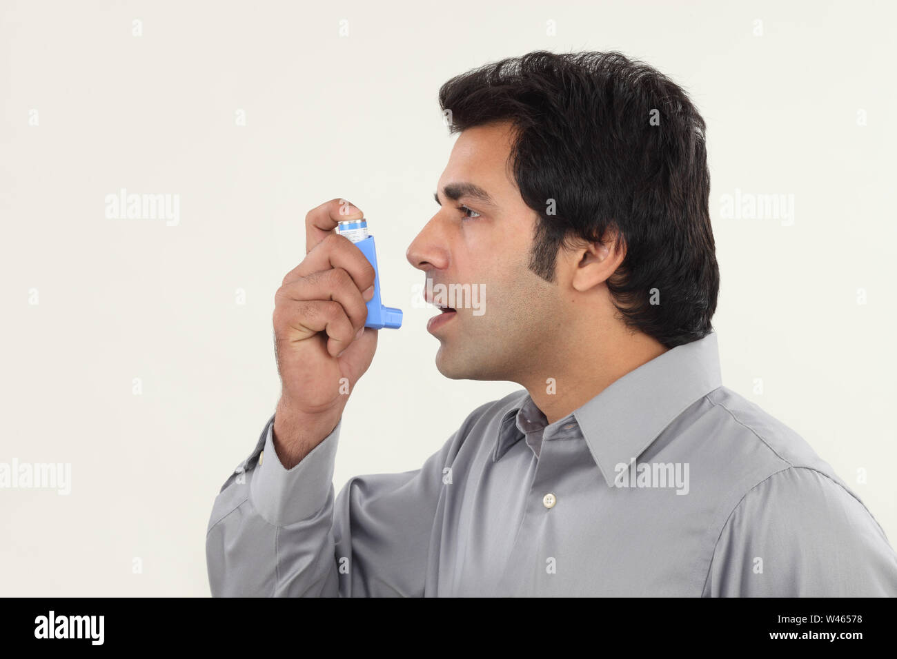 Man using asthma inhaler Stock Photo - Alamy