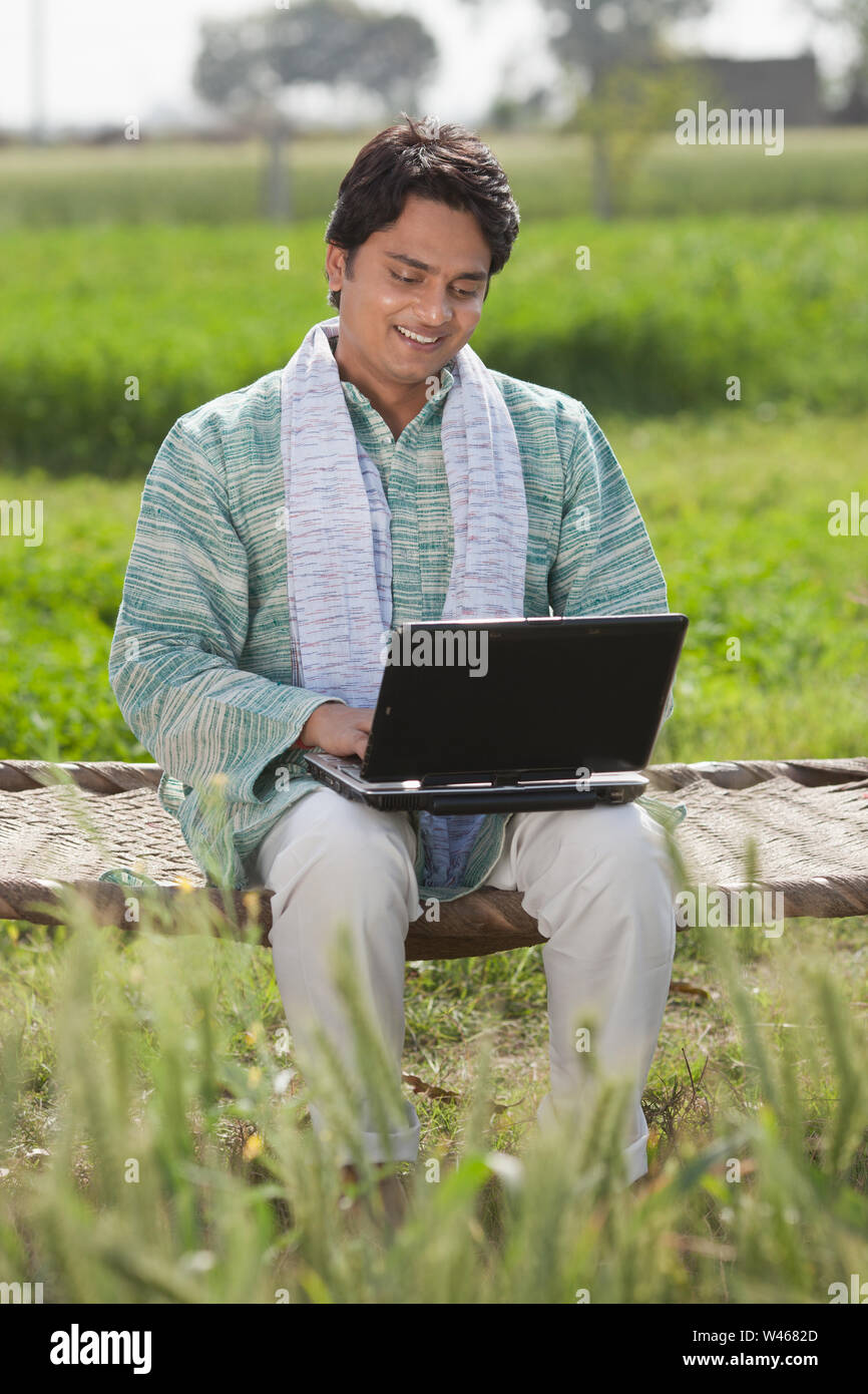 Farmer laptop hi-res stock photography and images - Alamy