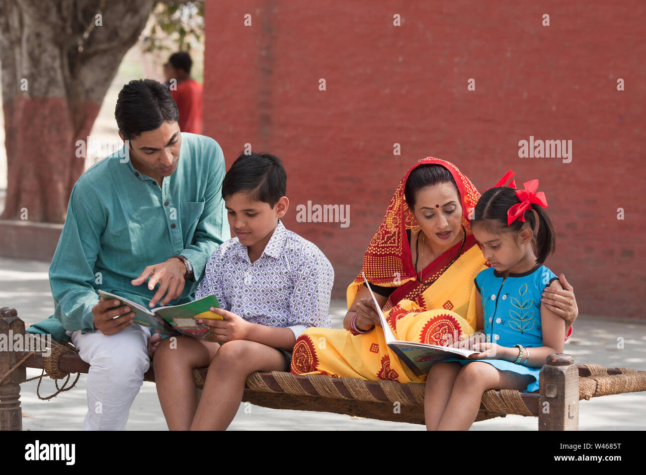 Indian parents teaching children hi-res stock photography and images ... Indian parents teaching children hi-res stock photography and images ...