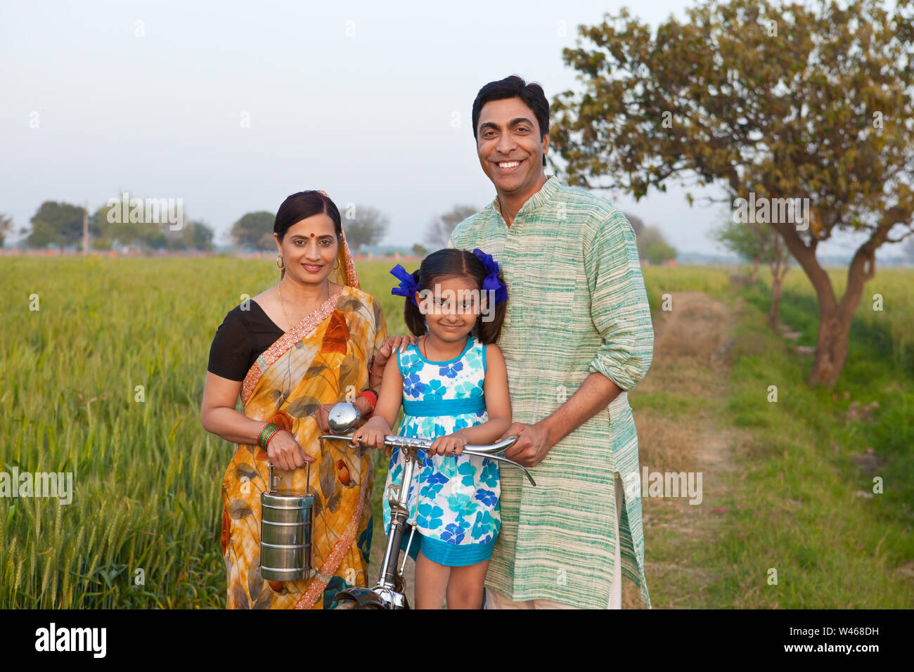 Portrait of a rural family smiling Stock Photo - Alamy