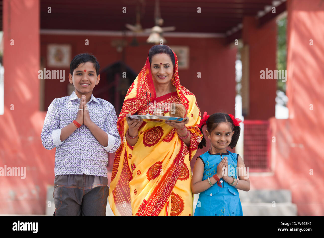 Family pooja hi-res stock photography and images - Alamy