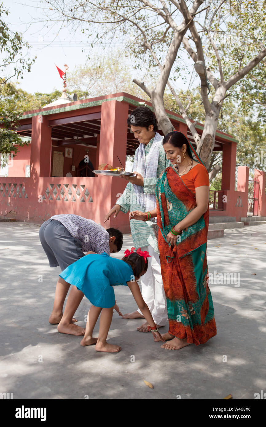 Children Respecting Their Parents Clipart