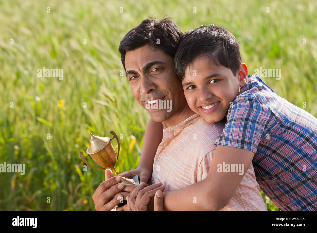 Boy hugging his father from behind Stock Photo - Alamy