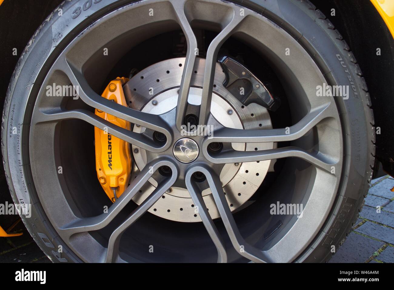Queen square car meet hi-res stock photography and images - Alamy