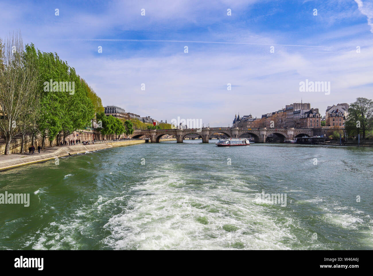 The oldest standing bridge ( Pont Neuf ) across the River Seine, boats ...