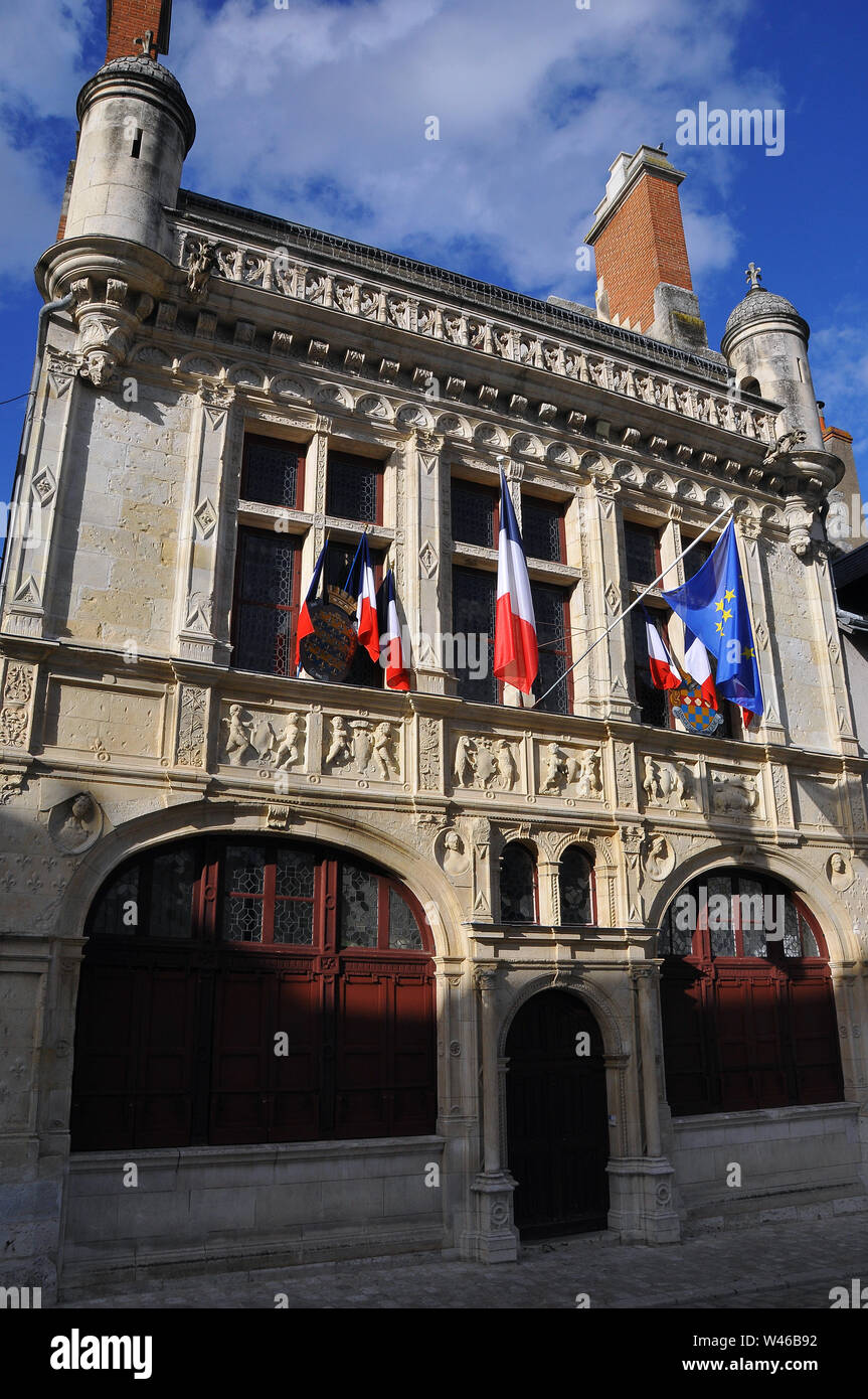 Beaugency hi-res stock photography and images - Alamy