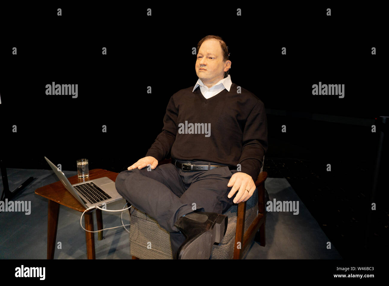 Uncanny valley robot hi-res stock photography and images - Alamy