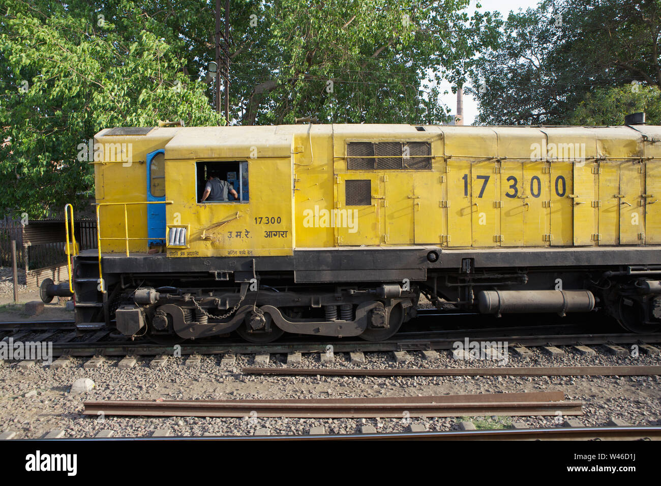 Train engine on railroad track Stock Photo - Alamy