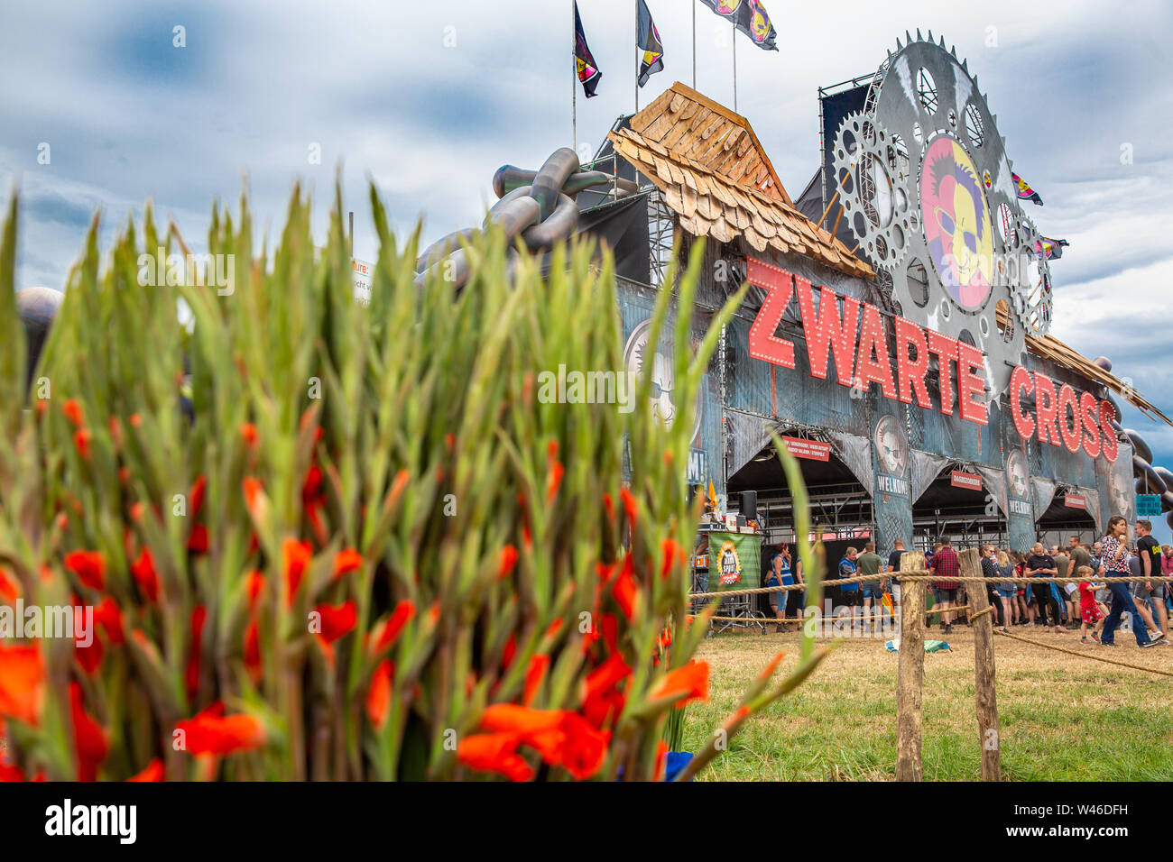 Zwarte cross hi-res stock photography and images - Alamy