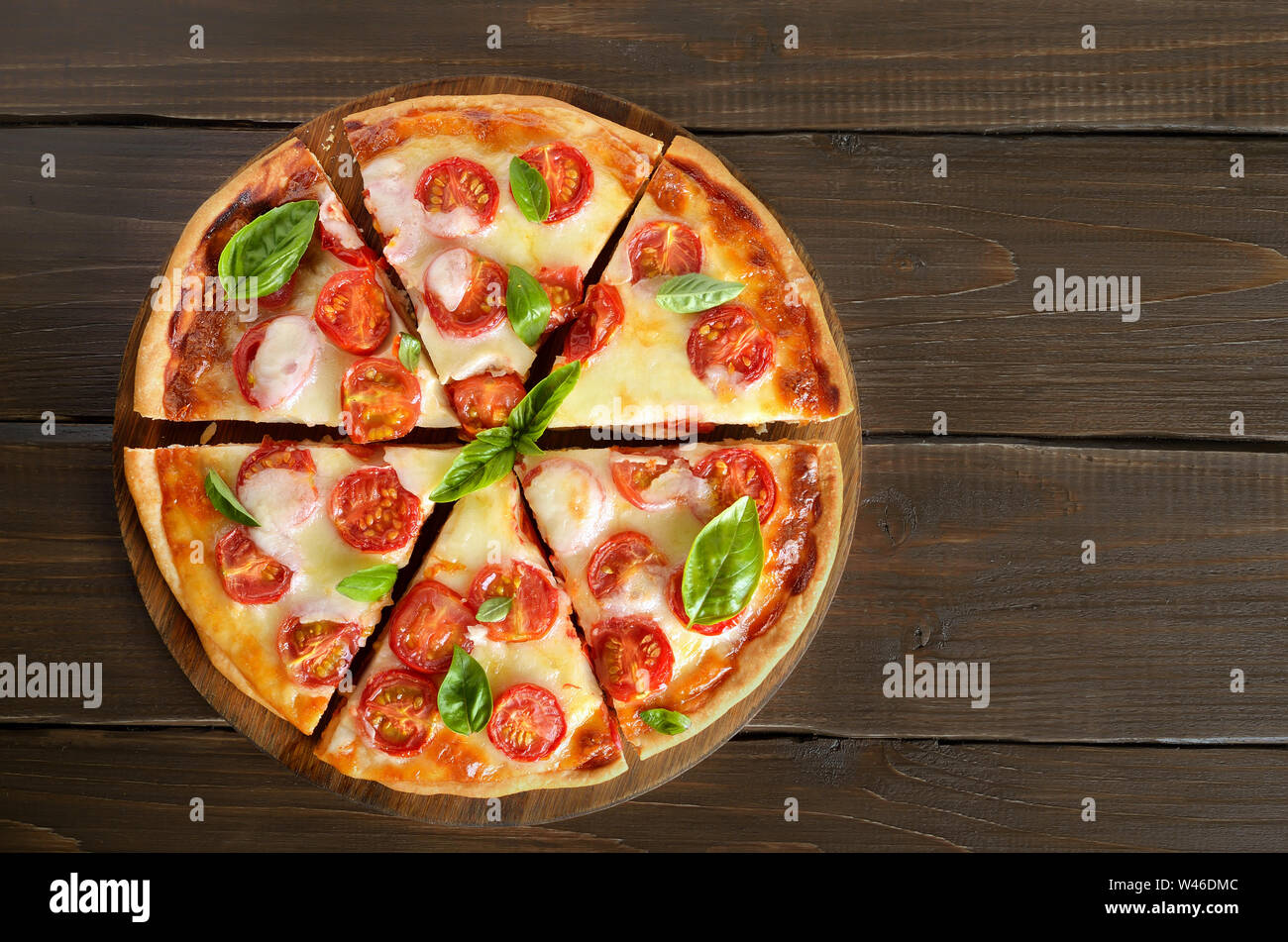 Pizza top view table hi-res stock photography and images - Alamy