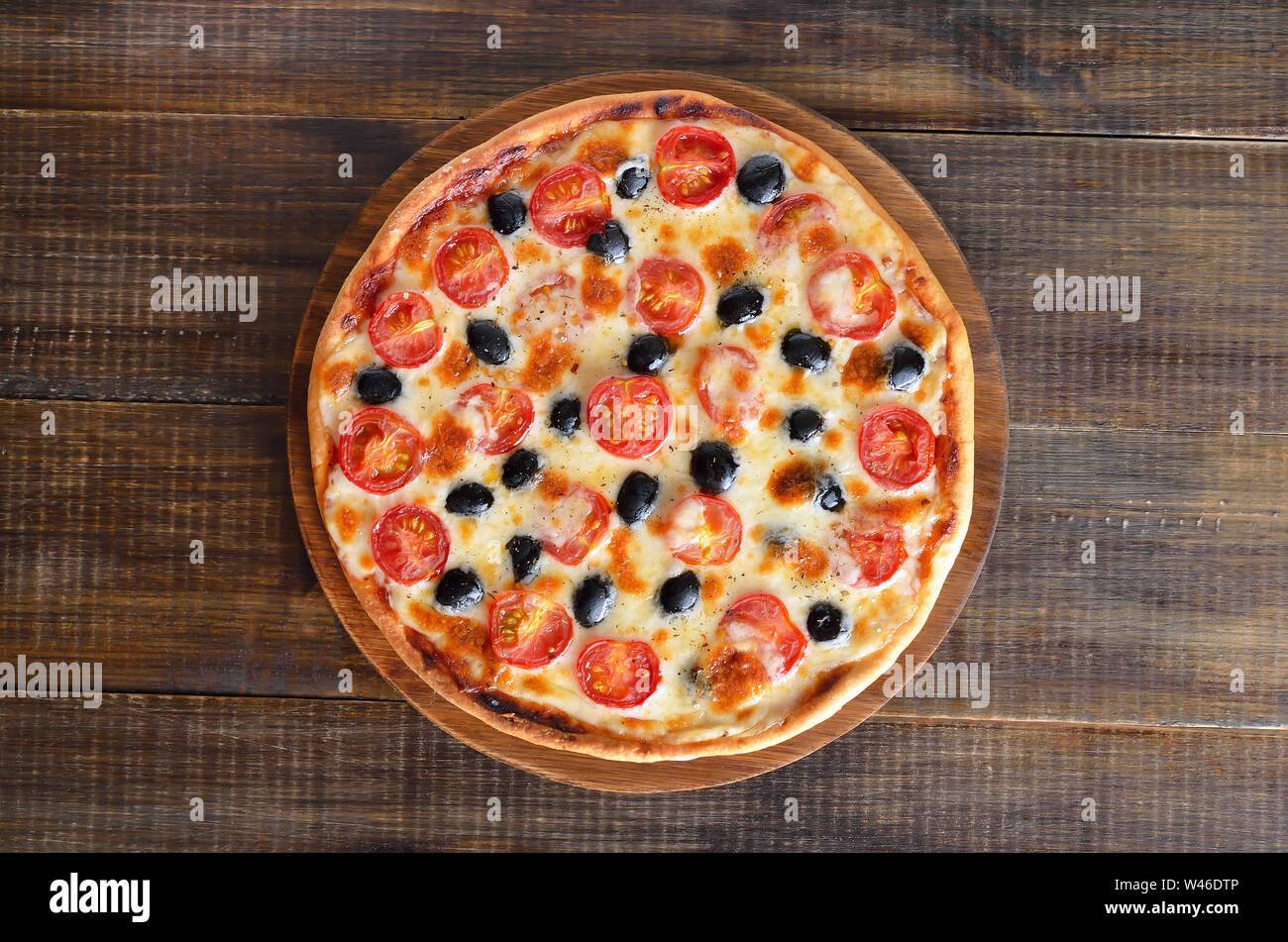 Whole pizza pie hi-res stock photography and images - Alamy