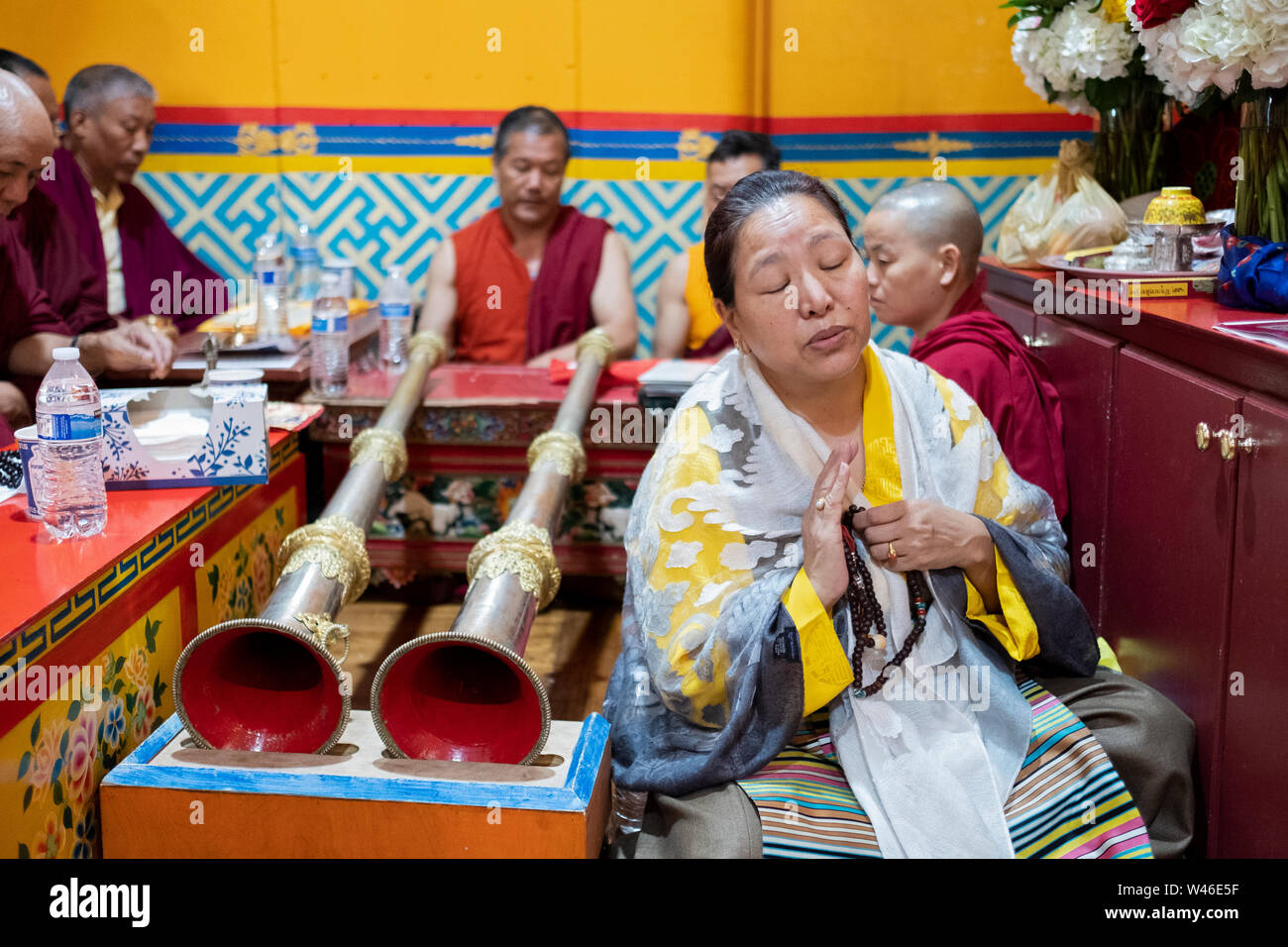 Buddhist monk praying hands hi-res stock photography and images - Alamy