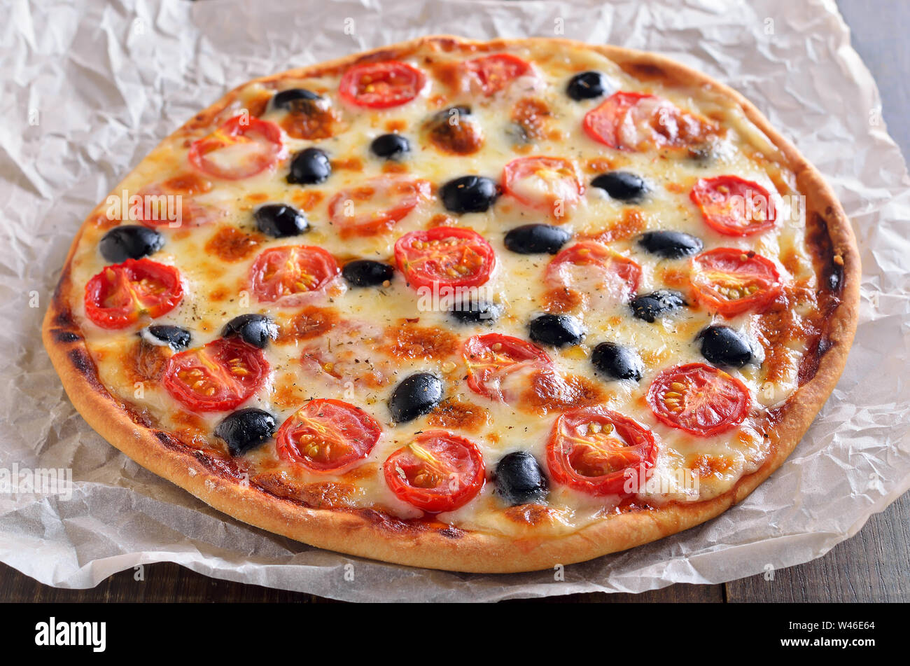 Hot mozzarella pepperoni pizza pie hi-res stock photography and images ...