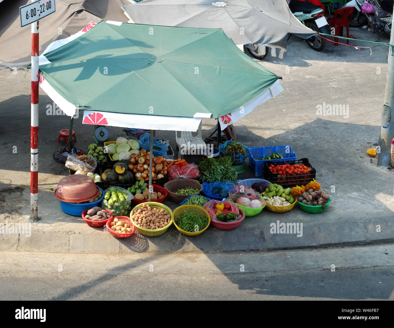 Food market high view hi-res stock photography and images - Alamy