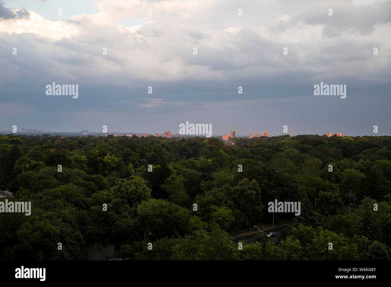 Distant residences hi-res stock photography and images - Alamy