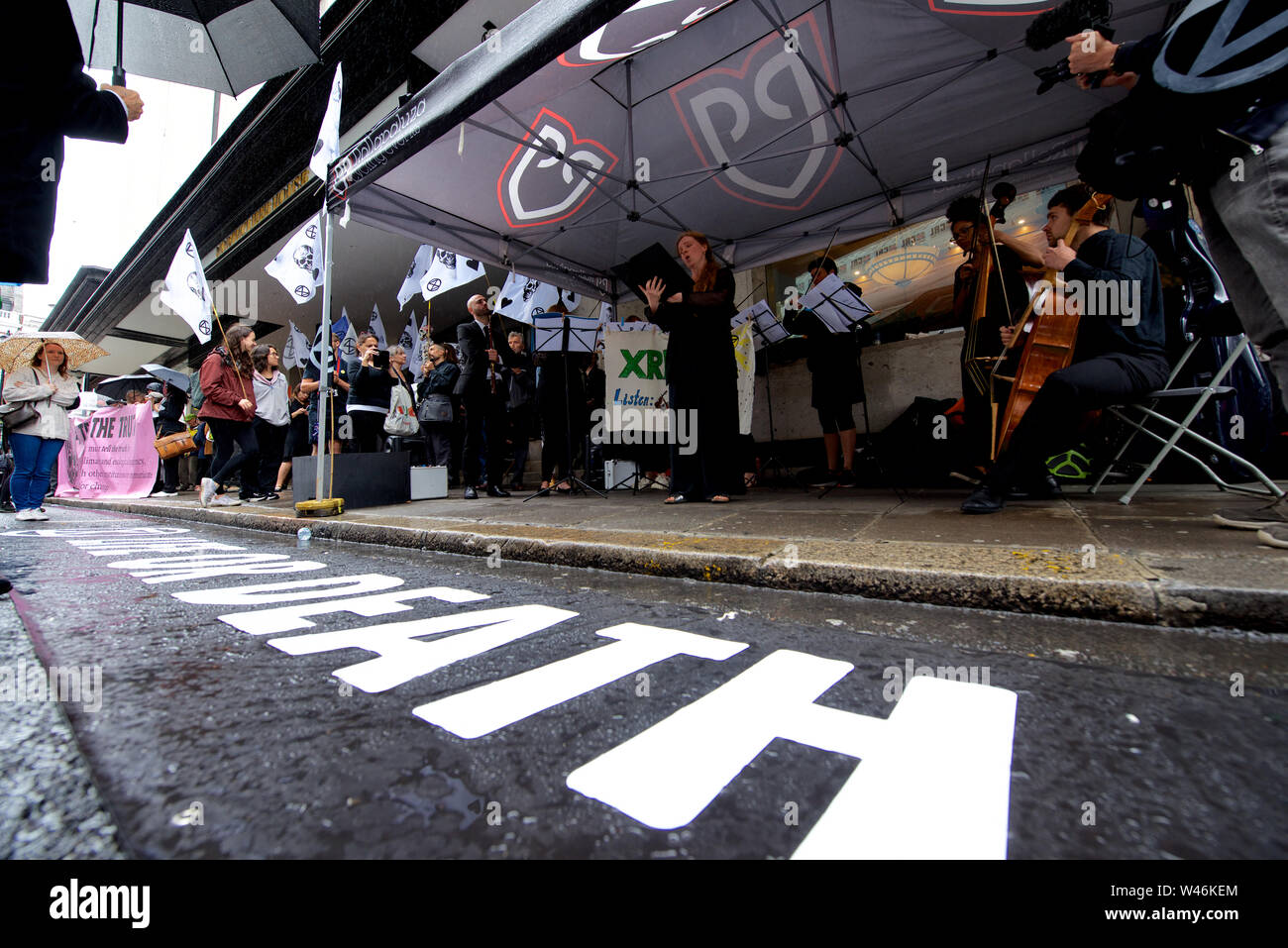 Daily mail london offices hi-res stock photography and images - Alamy