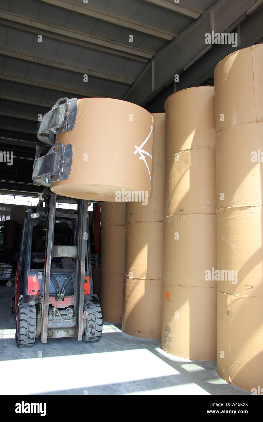 Forklift loading paper roll hi-res stock photography and images - Alamy