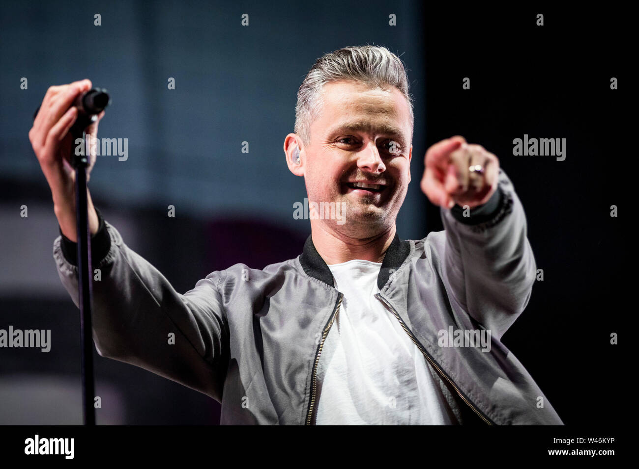 Tom Chaplin of Keane rock band performs live on stage during a Meo ...