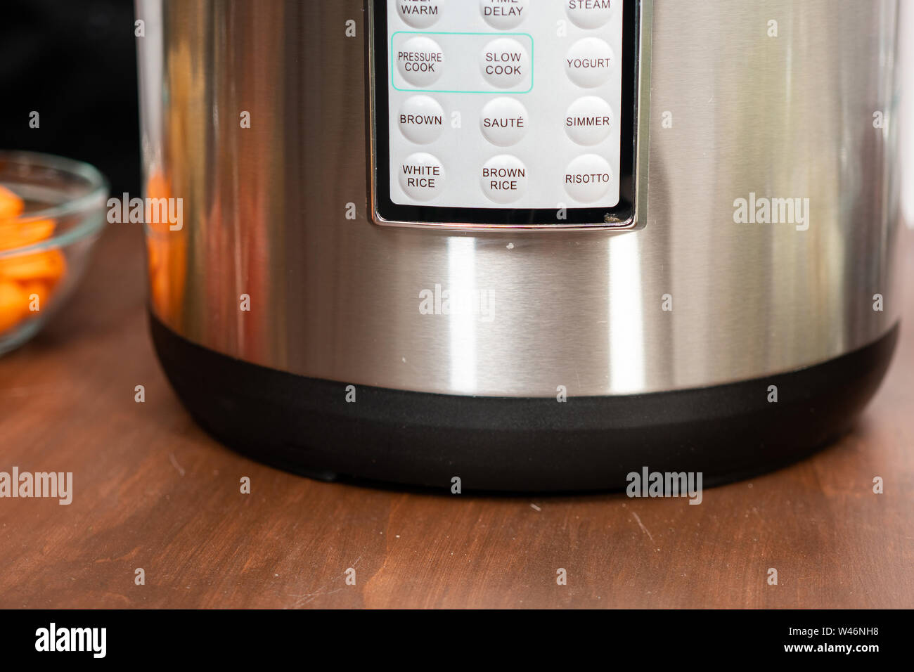 Cooking borscht in electric multi cooker Stock Photo - Alamy