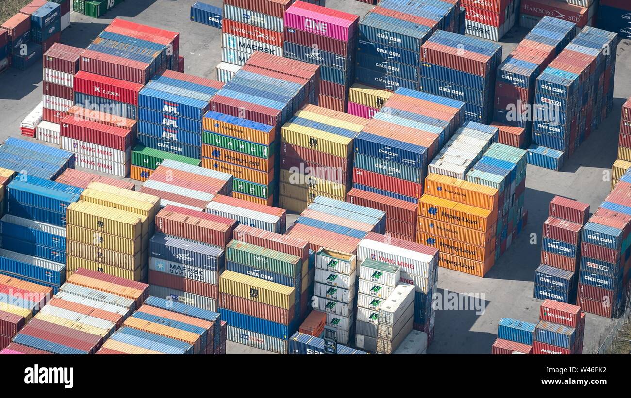 Munich, Germany. 29th Mar, 2019. Containers are stacked on the premises ...