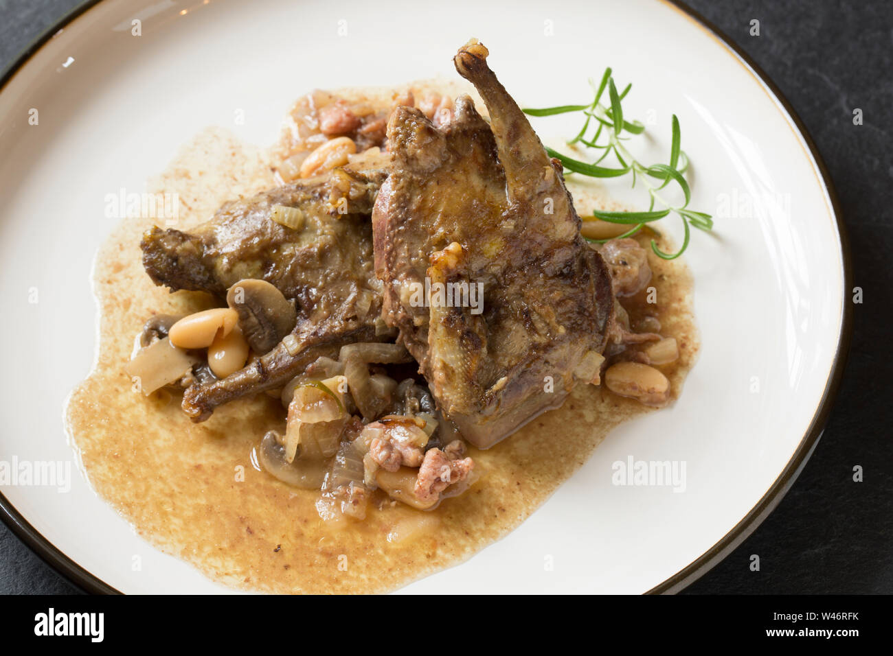 Cooked pigeons hi-res stock photography and images - Alamy