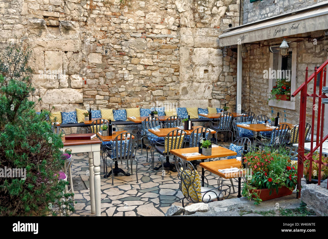 Flagstone floor hi-res stock photography and images - Alamy