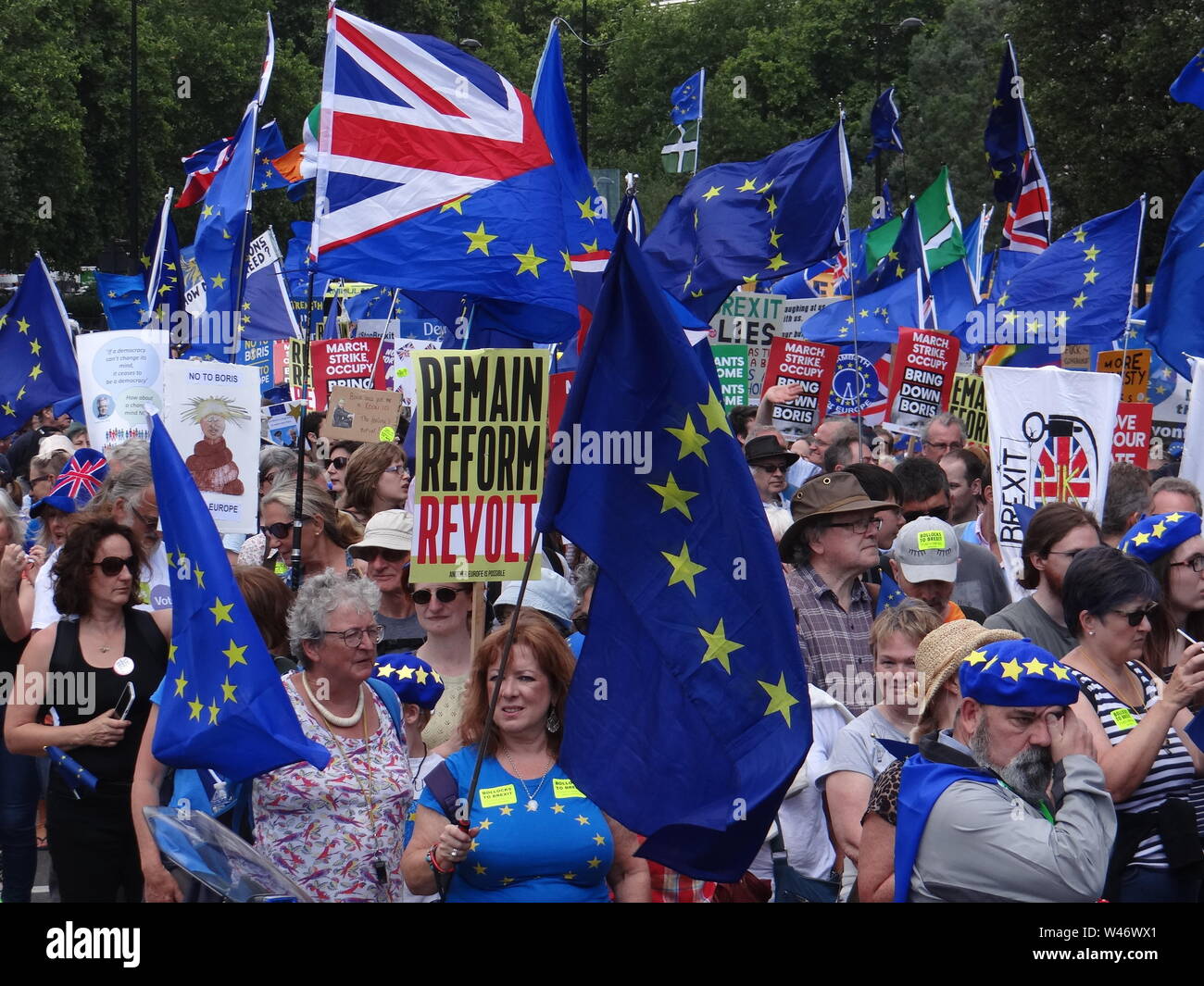Thousands londoners joined March for Change: No to Boris, Yes to Europe ...