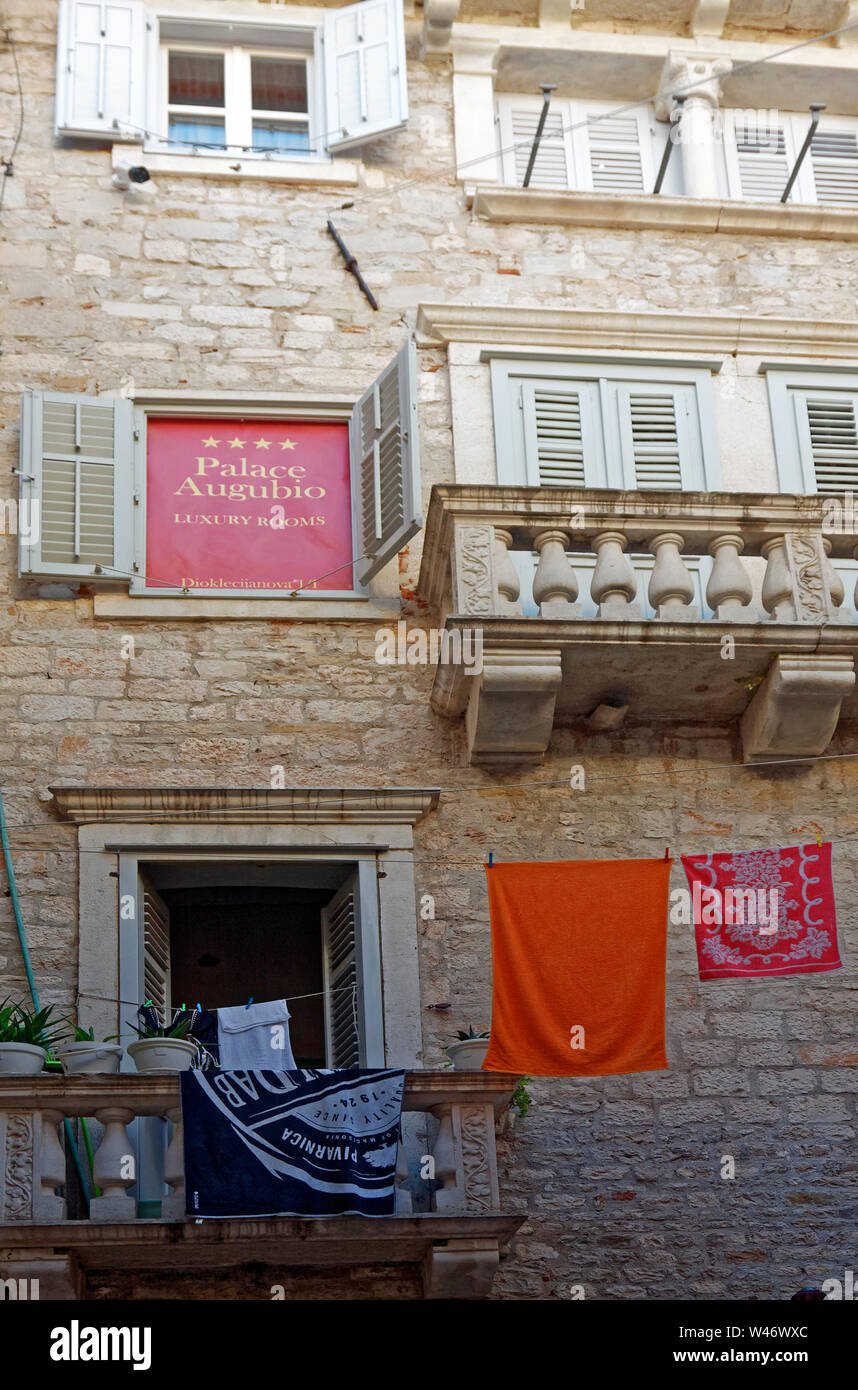 Roman laundry hi-res stock photography and images - Alamy