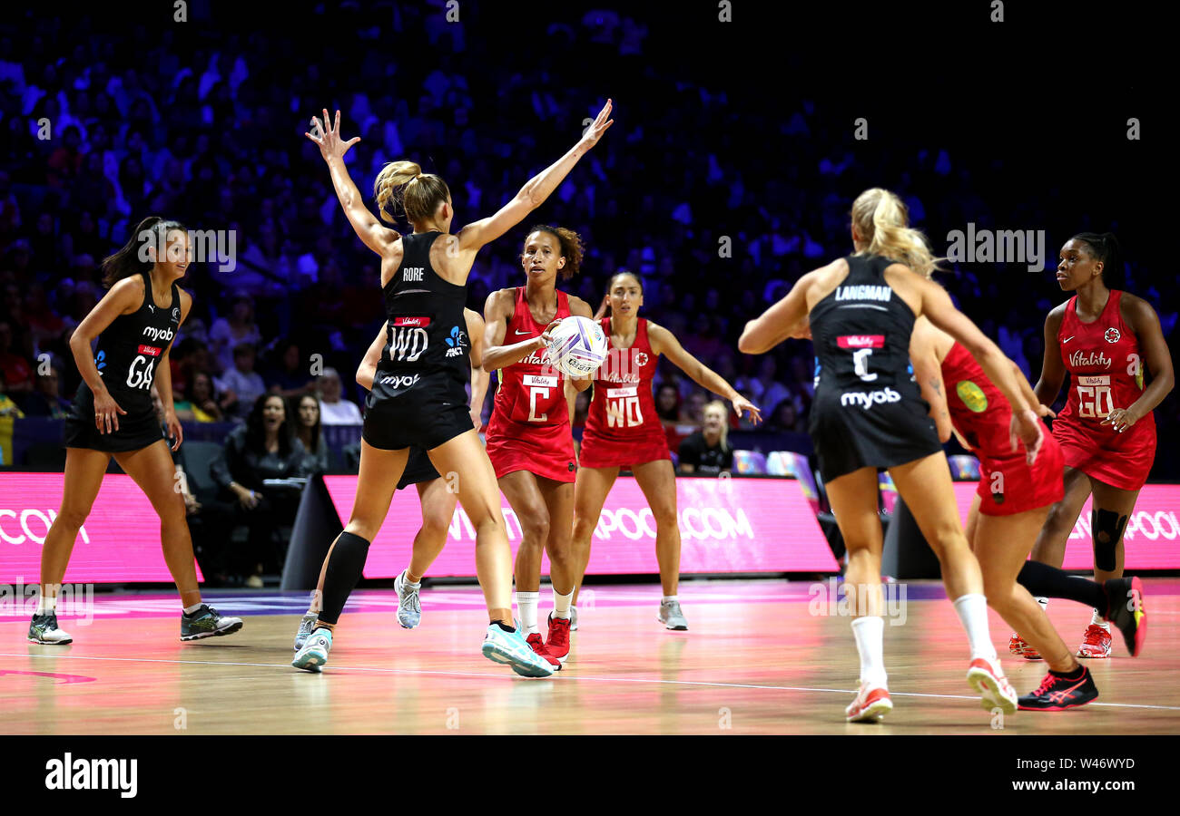 England's Serena Guthrie (centre) and New Zealand's Katrina Rore ...
