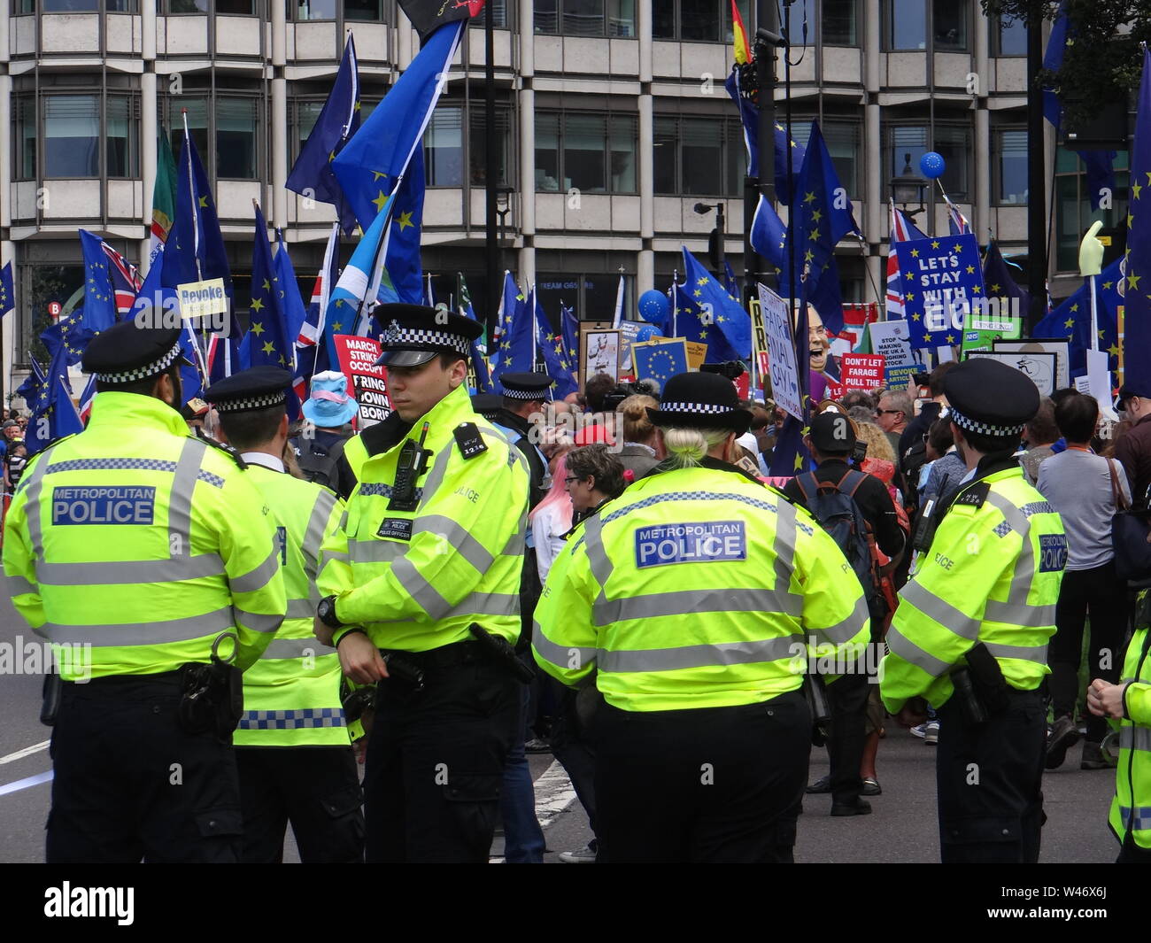 Thousands londoners joined March for Change: No to Boris, Yes to Europe ...