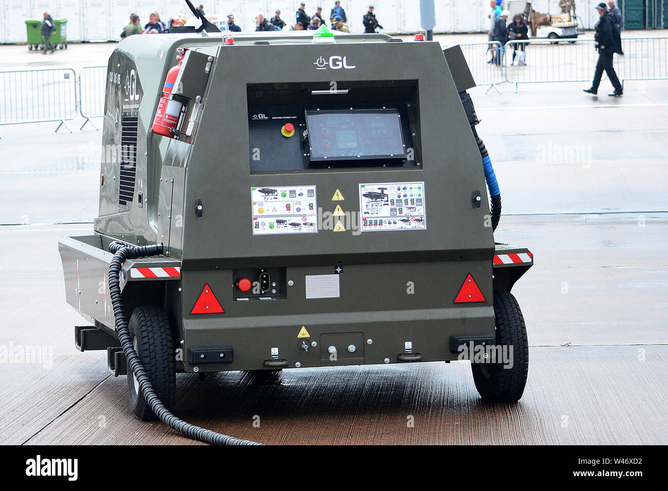 Ground power unit aircraft hi-res stock photography and images - Alamy