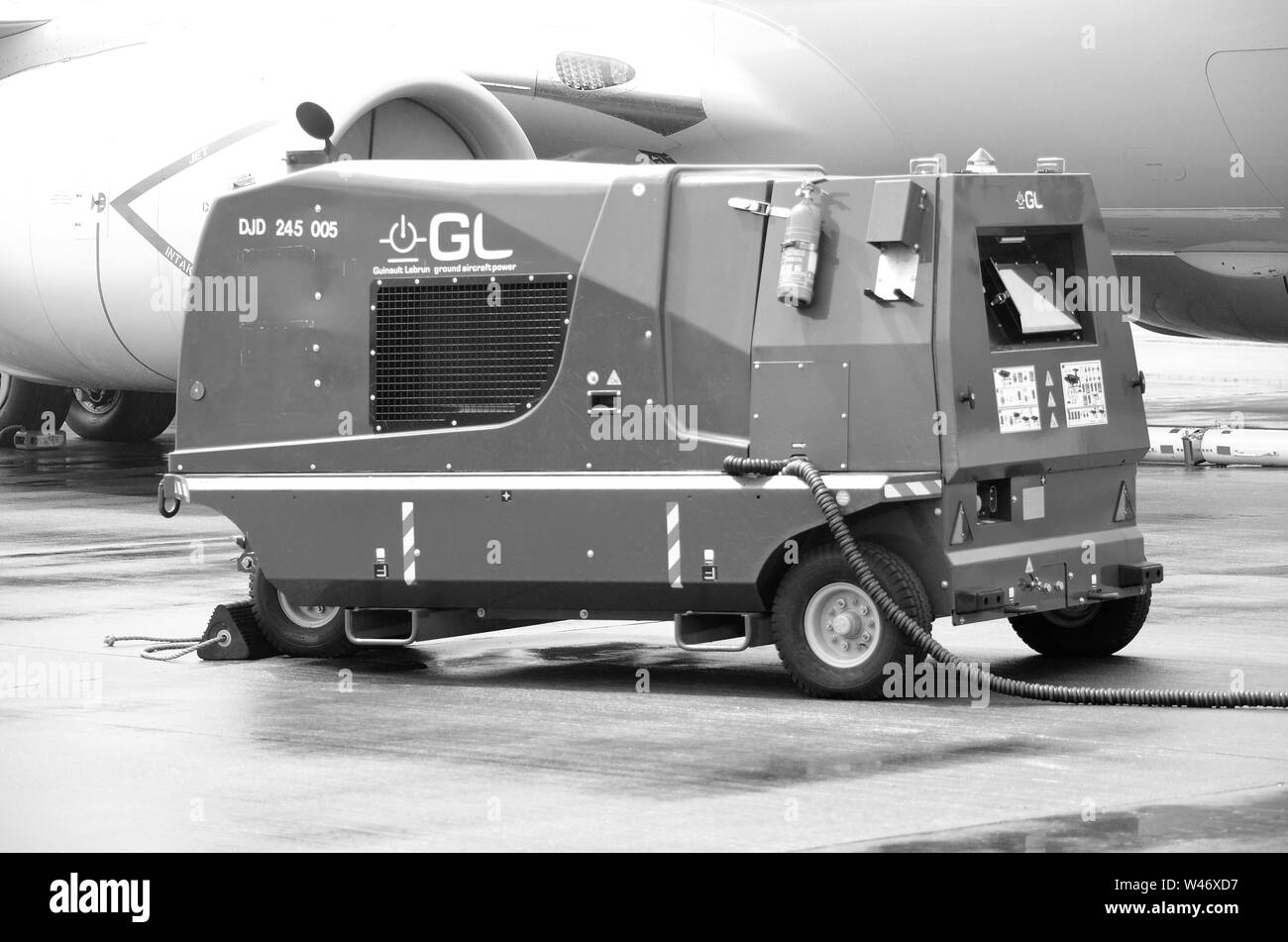 Aircraft ground support equipment Black and White Stock Photos & Images ...