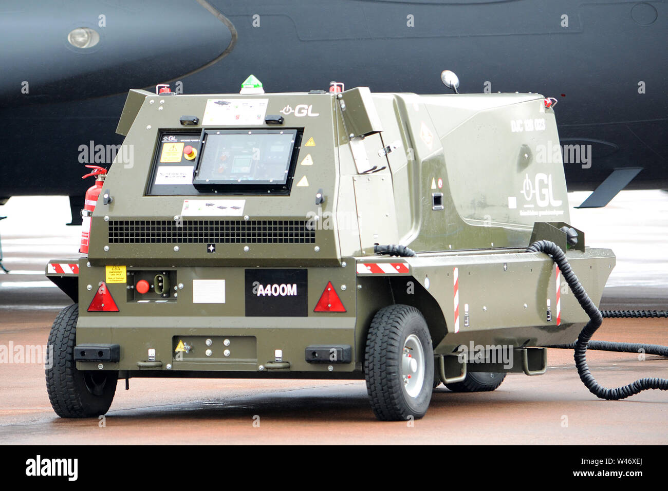 Ground power units hi-res stock photography and images - Alamy