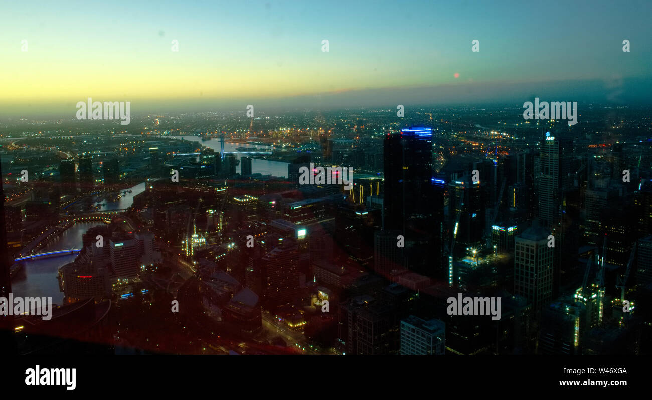 Melbourne, AUSTRALIA - Sunset view of downtown Melbourne from the ...