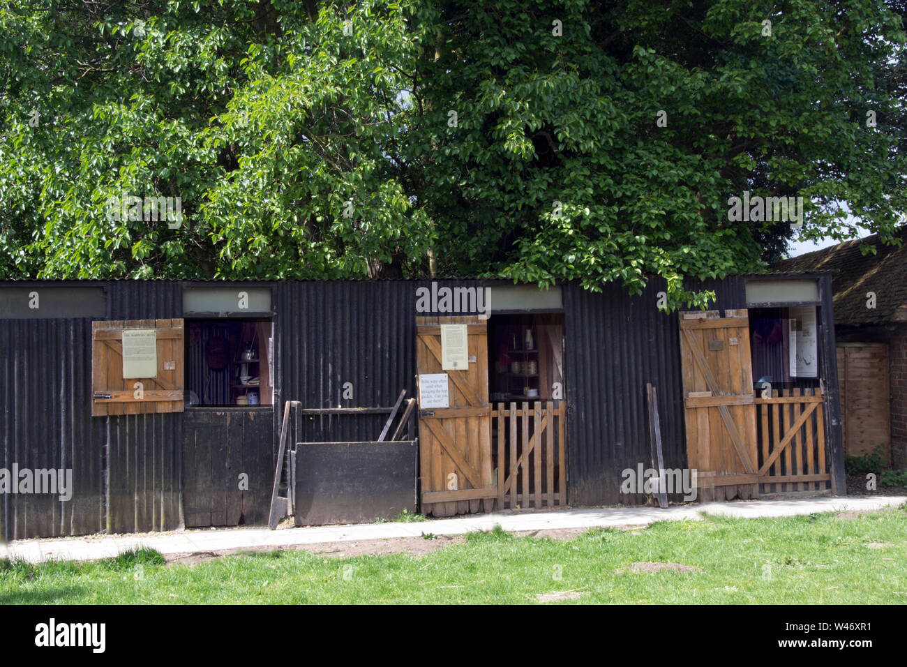 KENT; HERITAGE FARM PARK; KENT LIFE; HOPPERS HUTS Stock Photo - Alamy