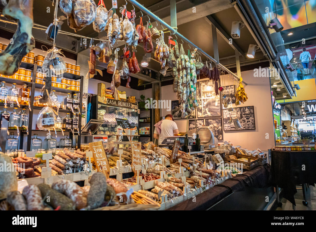 Deli counter grocery store hi-res stock photography and images - Alamy