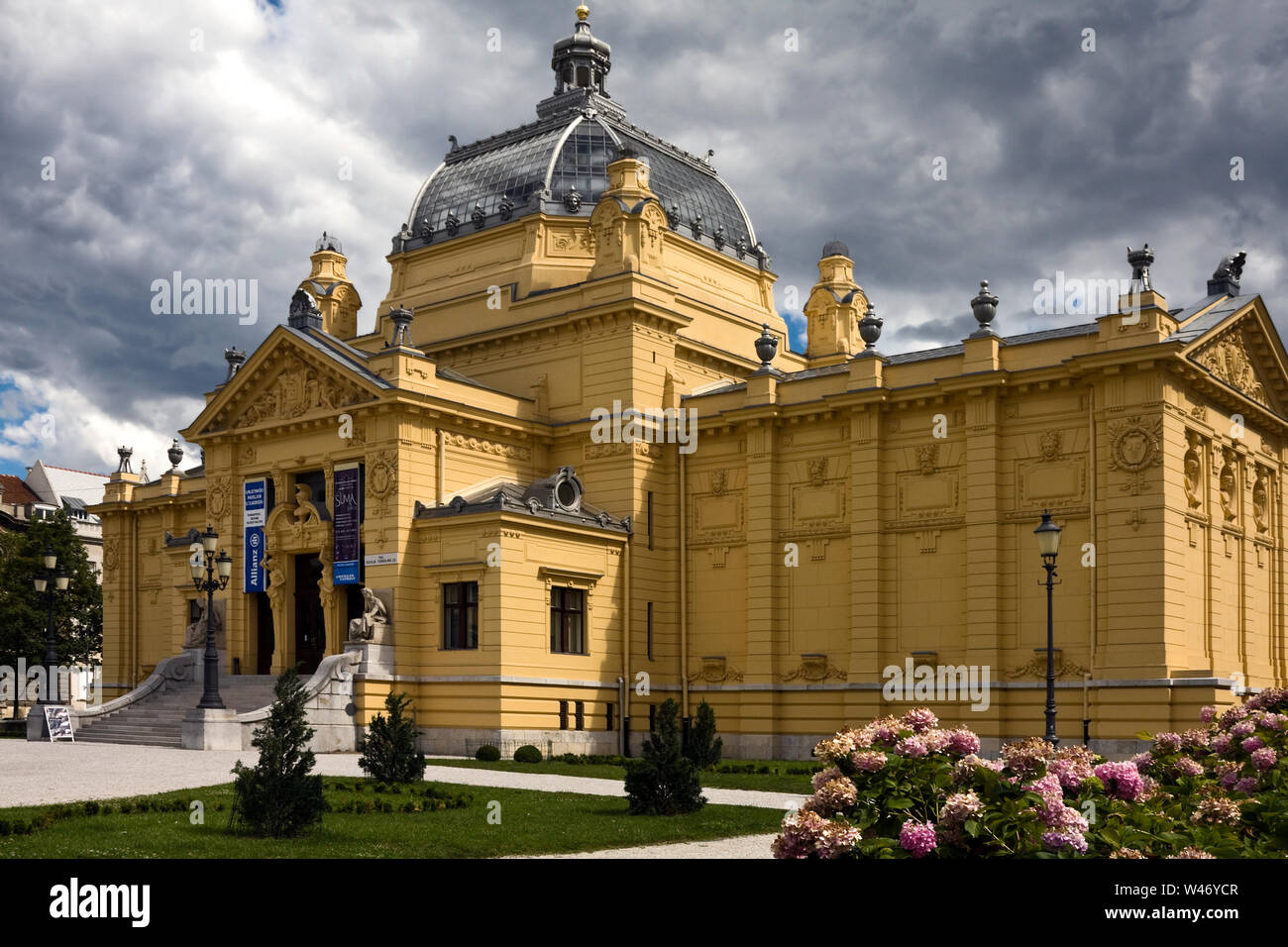 Croatian National Theatre; HNK Zagreb; neo-Baroque performing arts ...